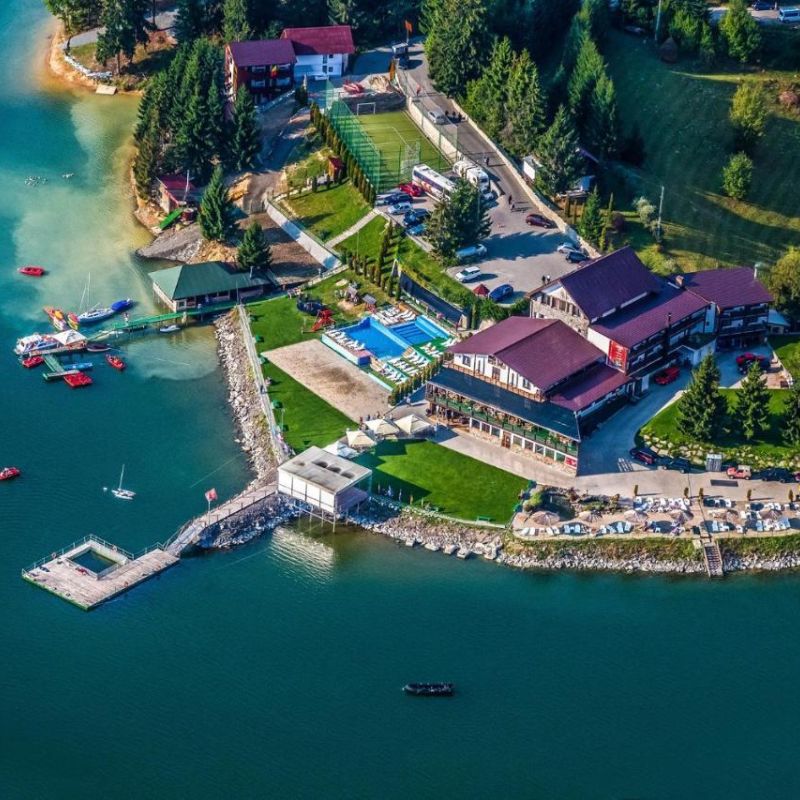 Plimbare cu Catamaranul pe Lacul Colibița – Ponton FISHERMAN'S RESORT ...